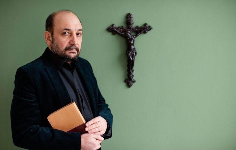 Sześcioro diakonów z diecezji bielsko-żywieckiej przyjęło święcenia ...